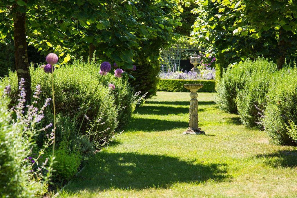 Anna's Kitchen Dining Cake Shop Maison d'Anya Gallery Contact & Hours ...